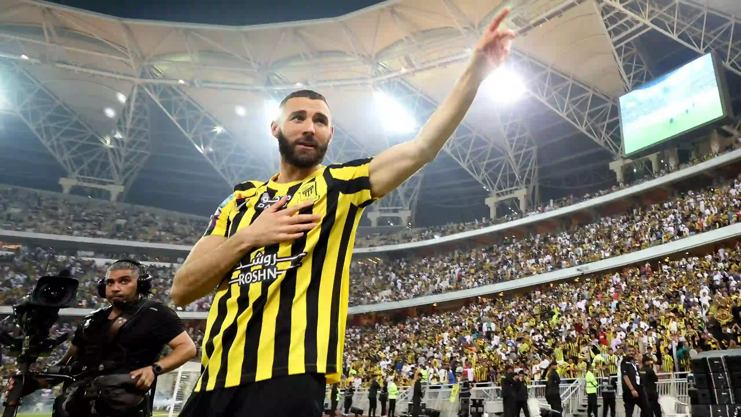 Which squad numbers are available for Karim Benzema at Arsenal?