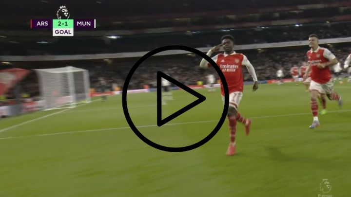 Bukayo Saka scores STUNNING goal against Manchester United